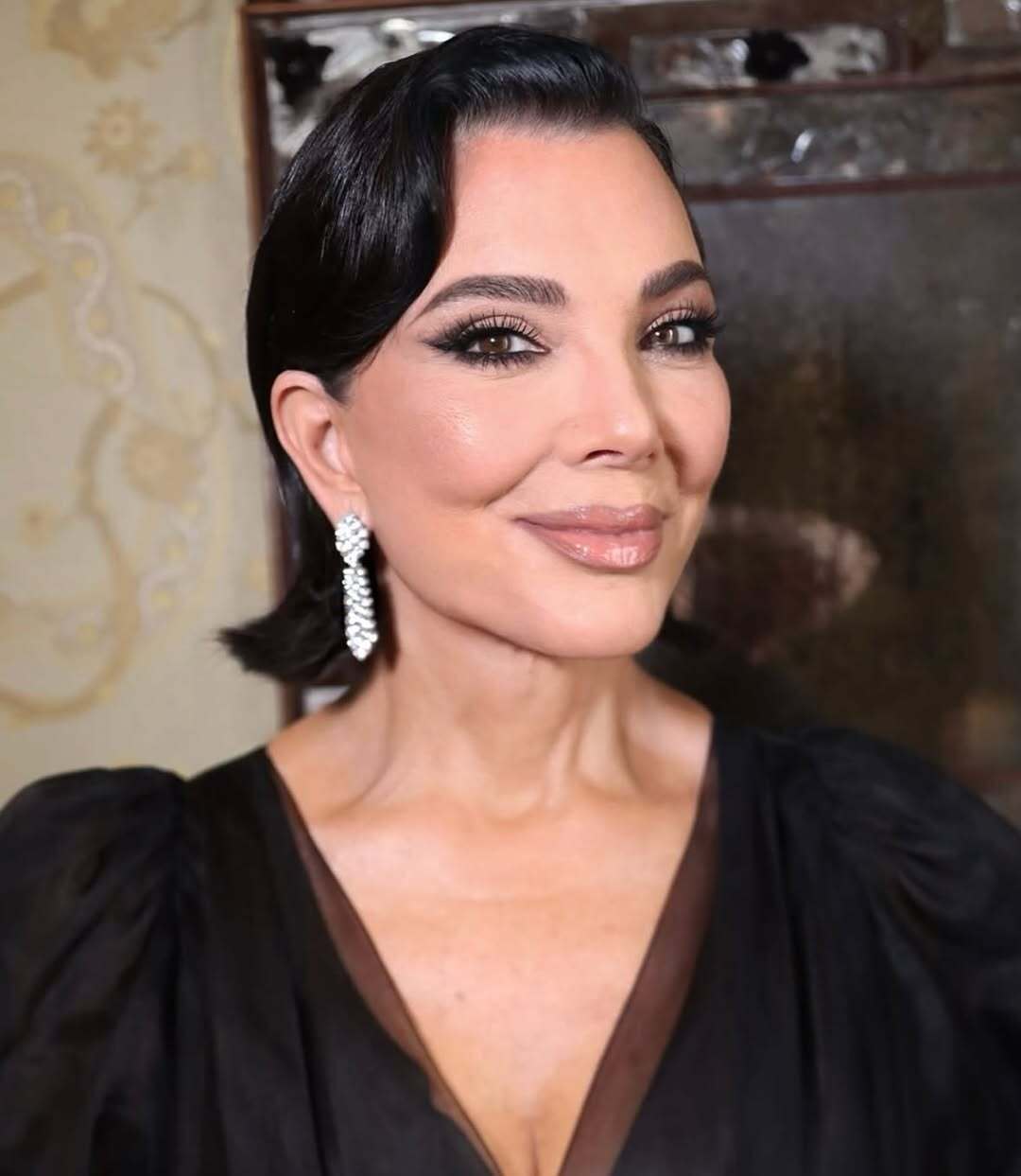 Які зачіски підтягують обличчя - як зробити в салоні і вдома | OBOZ.UA