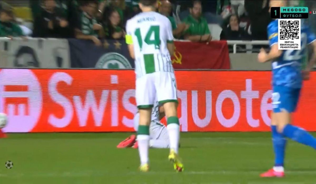 Прапор СРСР на матчі Омонія Динамо в Лізі конференцій | OBOZ.UA