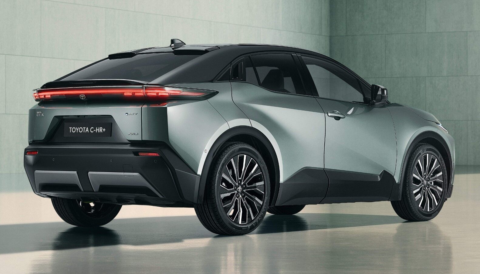 Новую Toyota C-HR+ 2026 показали как альтернативу Тойота РАВ 4 | OBOZ.UA