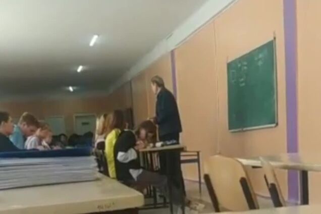 В Мариуполе дети вынуждены учиться в коридорах | Видео | OBOZ.UA