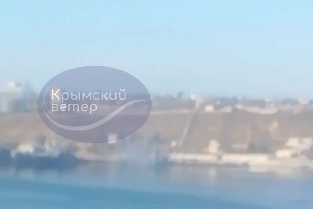 В Севастополе дымит российский корабль | Видео | OBOZ.UA